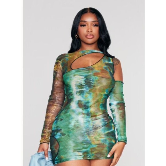 PrettyLittleThing | Dresses | Prettylittlething Green Printed Mesh ...